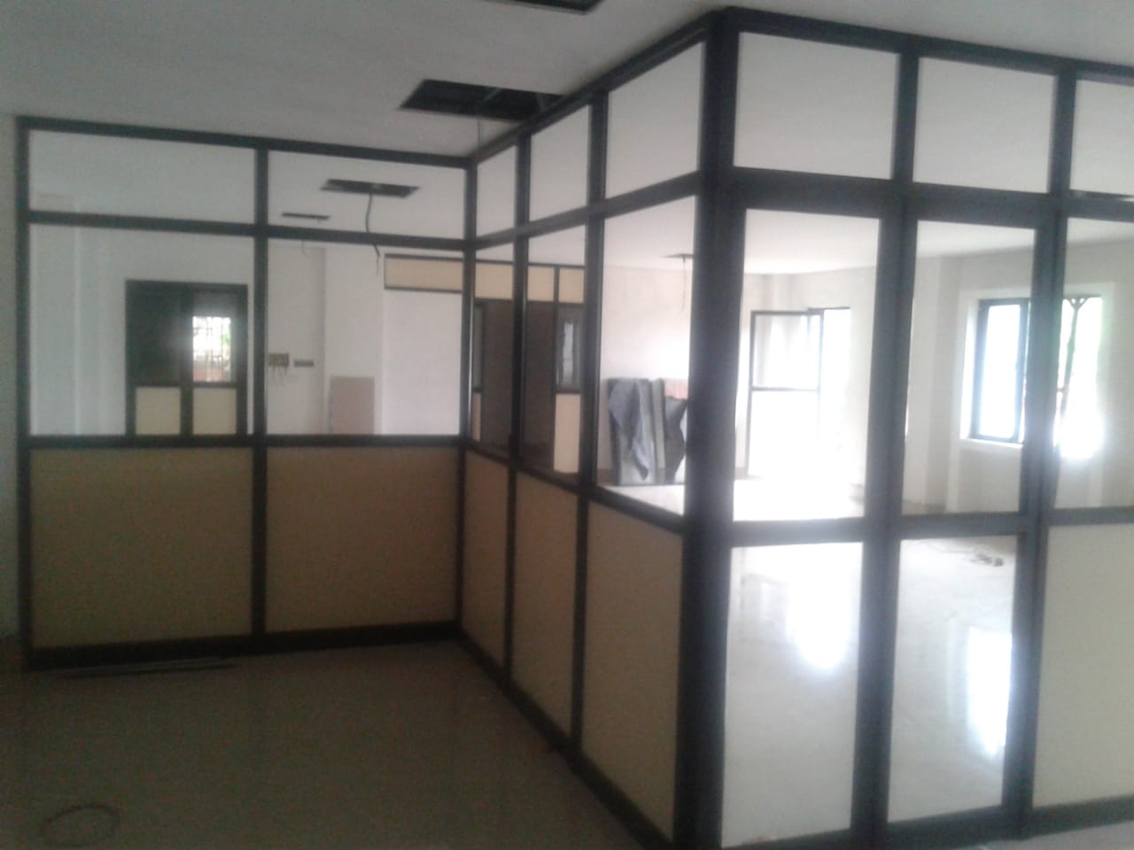 Aluminium framed glass partitions – alutechfabrication.com